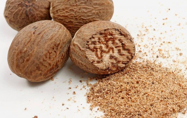 Noce moscata: proprietà, benefici, utilizzo, effetti e controindicazioni