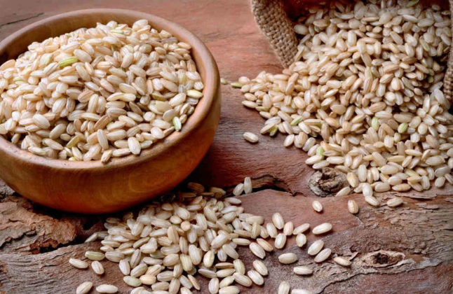 Riso integrale: proprietà, benefici, valori nutrizionali, calorie ...
